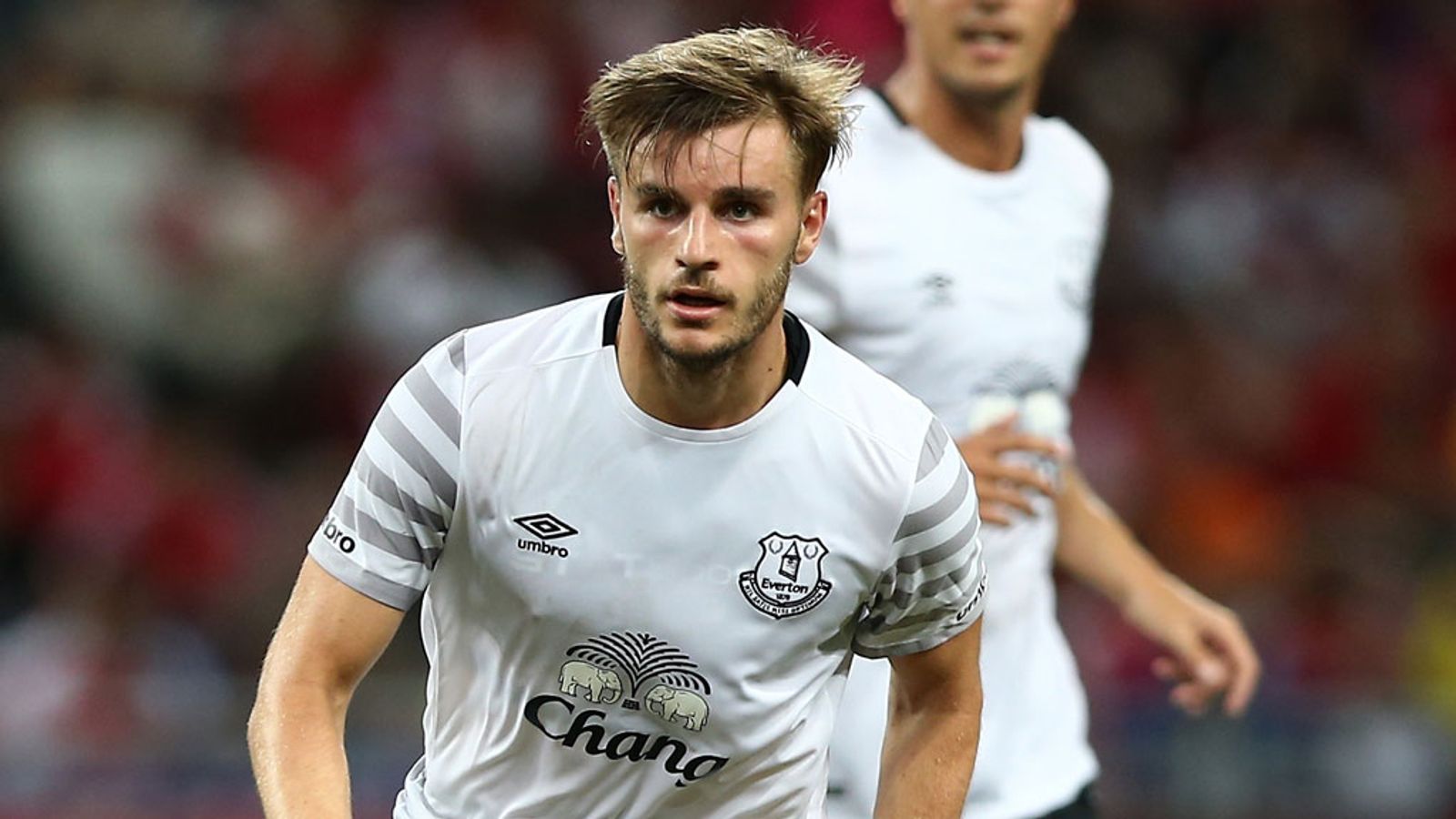 Fulham sign Everton's Luke Garbutt on loan for 2015/16 | Football News ...