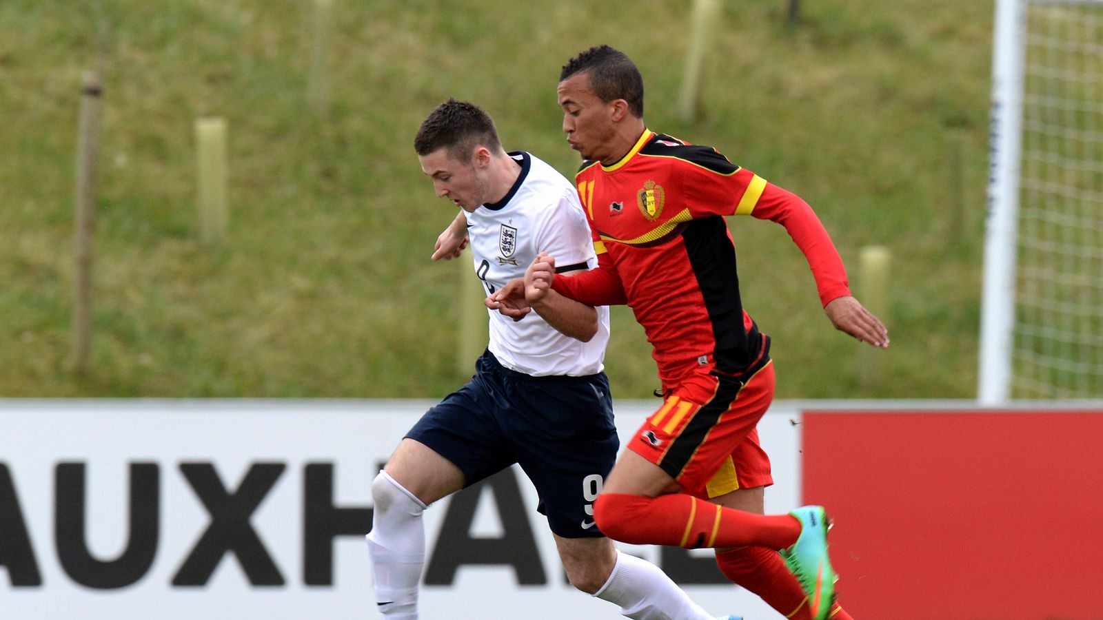 Everton complete signing of Olympiakos winger David Henen | Football ...