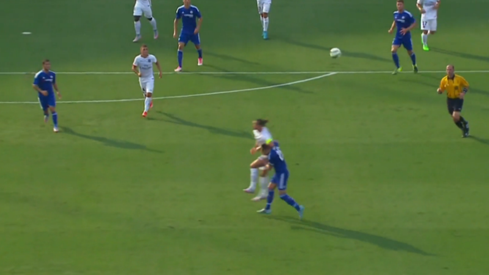 Zlatan Ibrahimovic 'elbows' Chelsea's John Terry in the face | Football ...