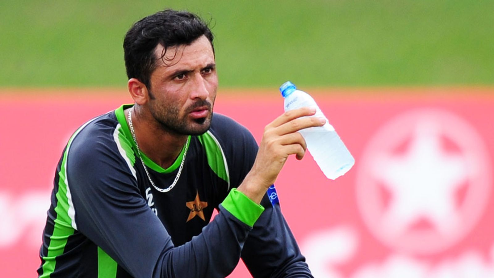 Junaid Khan will replace Joe Burns as the overseas player at Middlesex ...