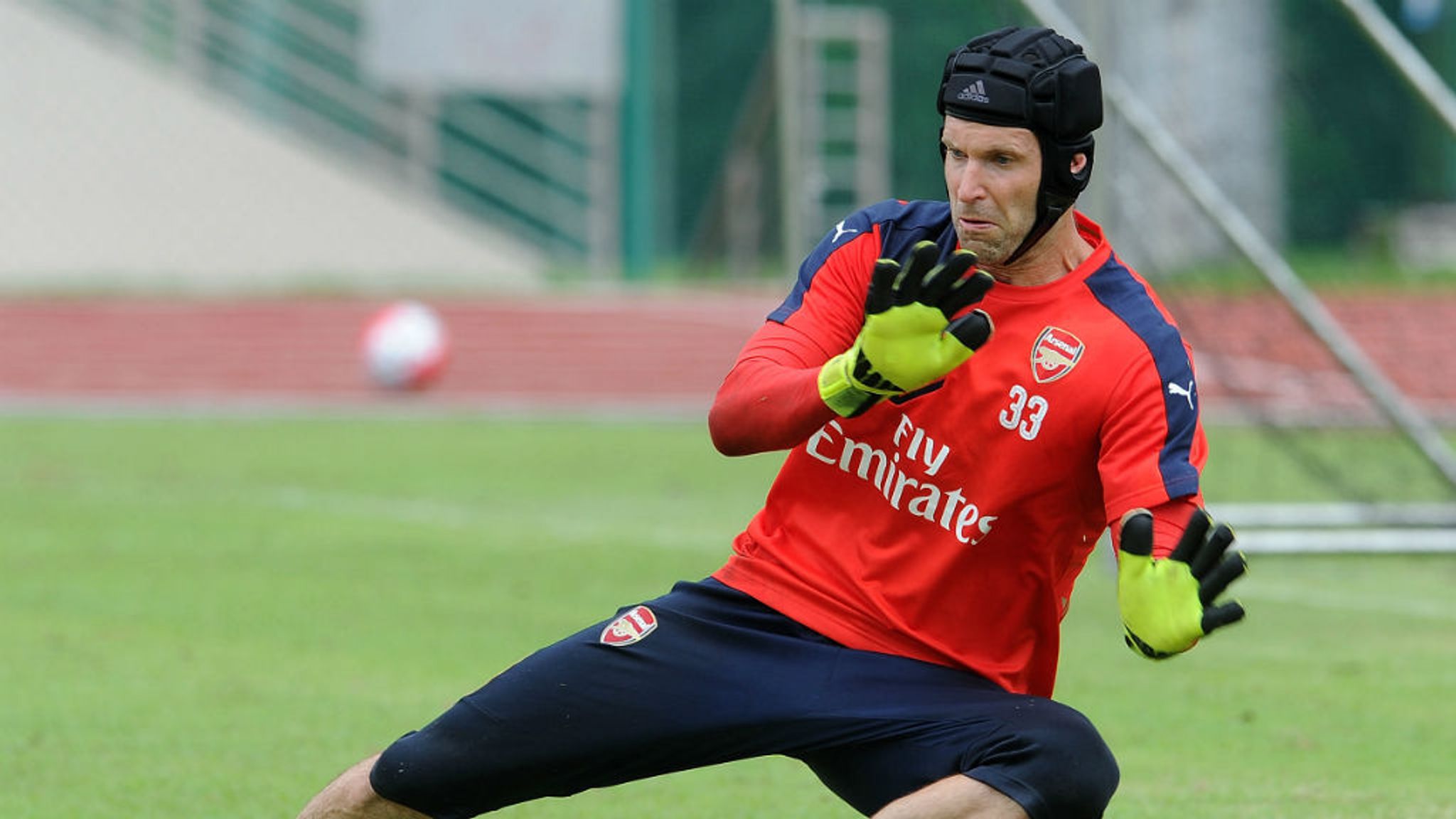 Petr Cech settles into life with his Arsenal team-mates ahead of ...