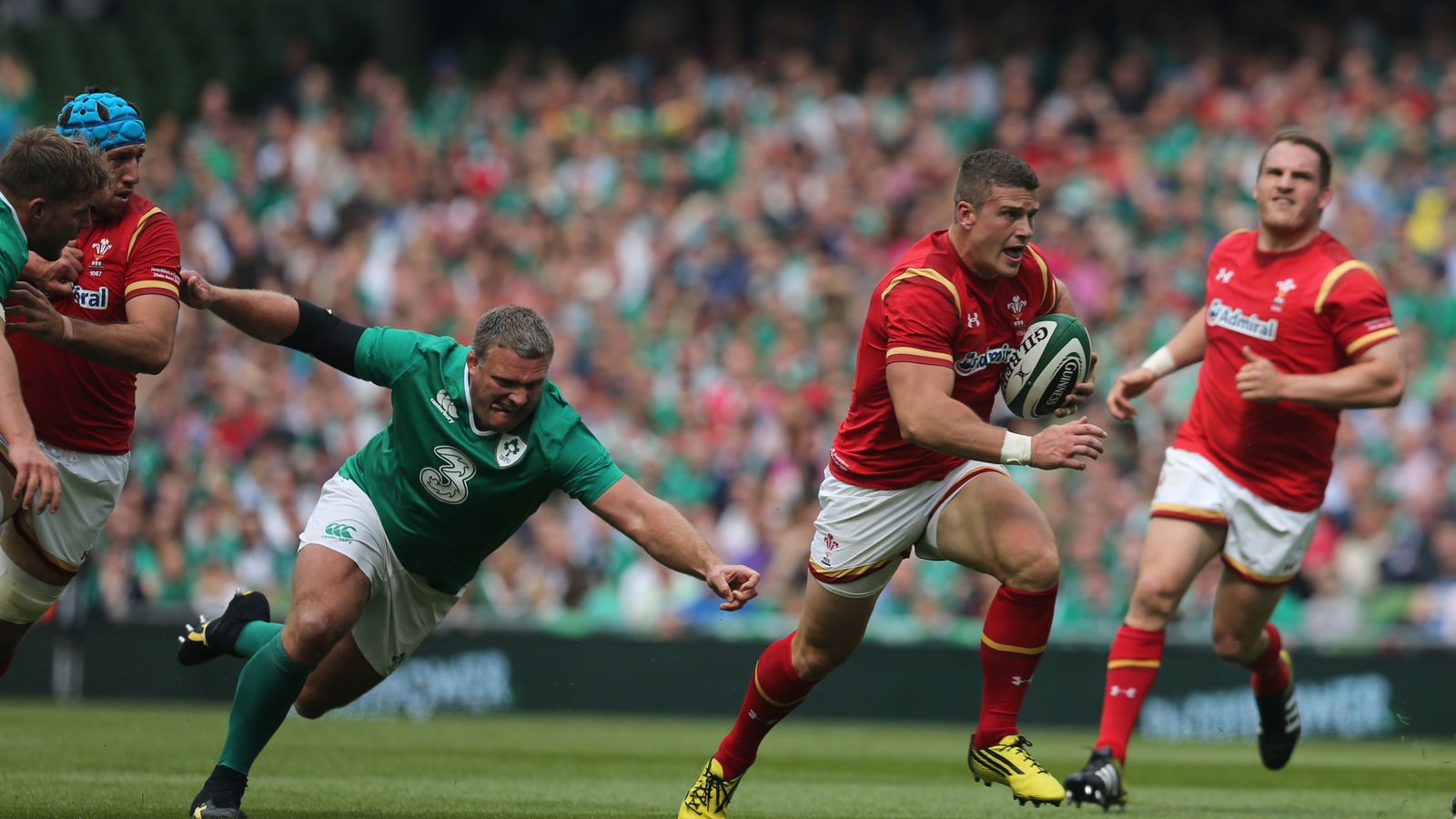 Scott Williams says fear of Shaun Edwards' debriefs motivates Wales ...