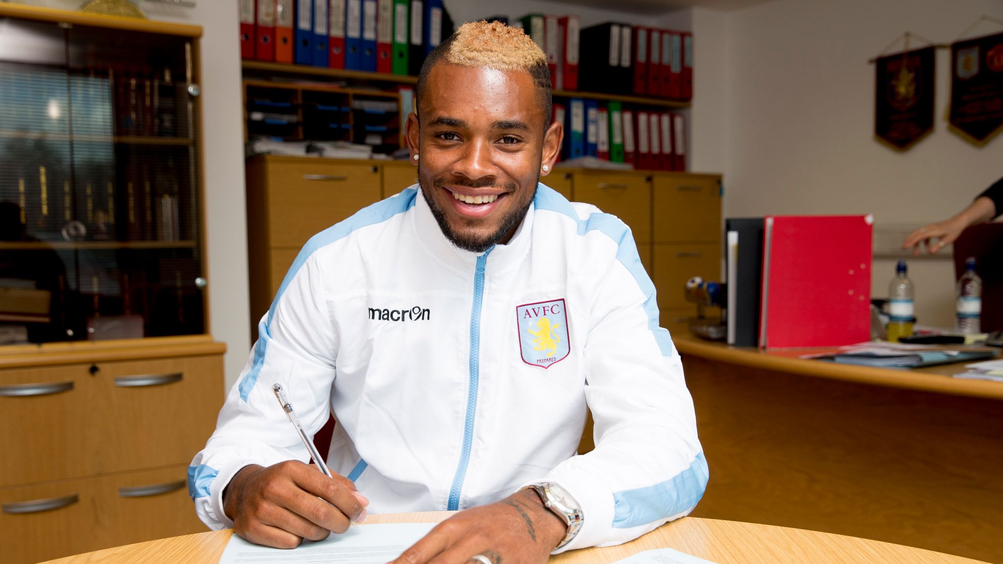 Leandro Bacuna commits future to Aston Villa | Football News | Sky Sports
