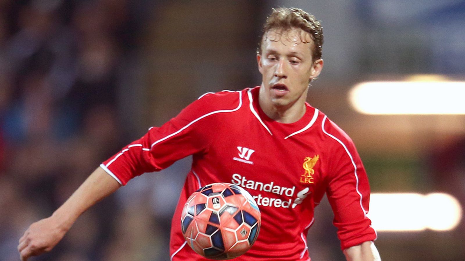 Liverpool midfielder Lucas facing up to six weeks out with thigh injury ...