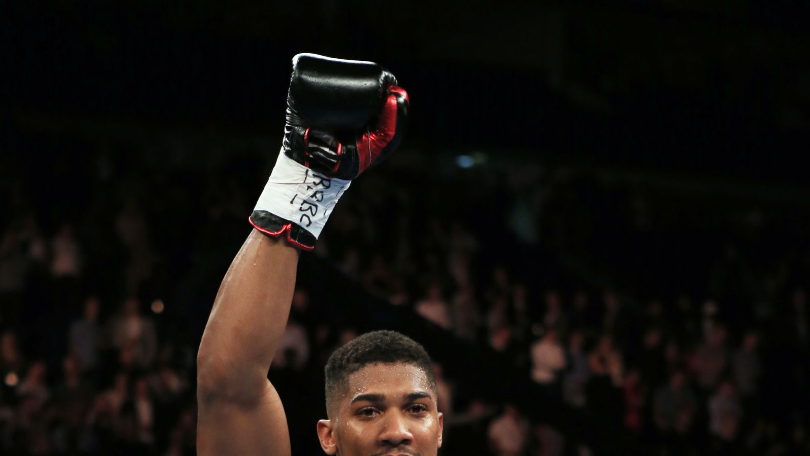 Anthony Joshua stops Gary Cornish in 90 seconds to win Commonwealth ...