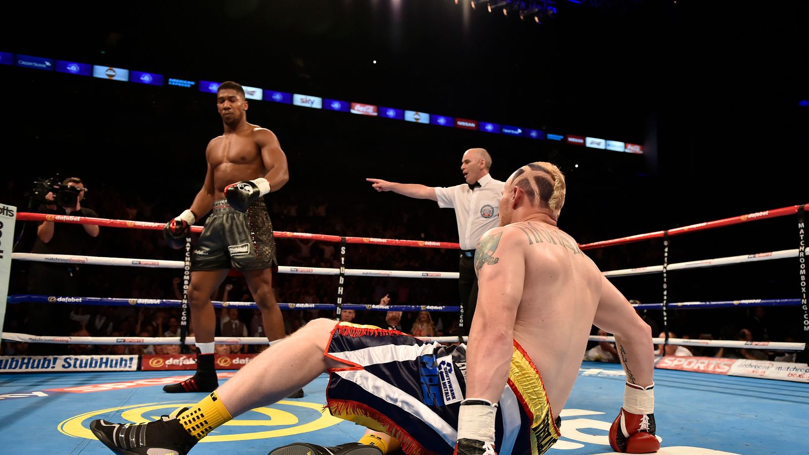 WATCH: Joshua's stunning KO | Boxing News | Sky Sports