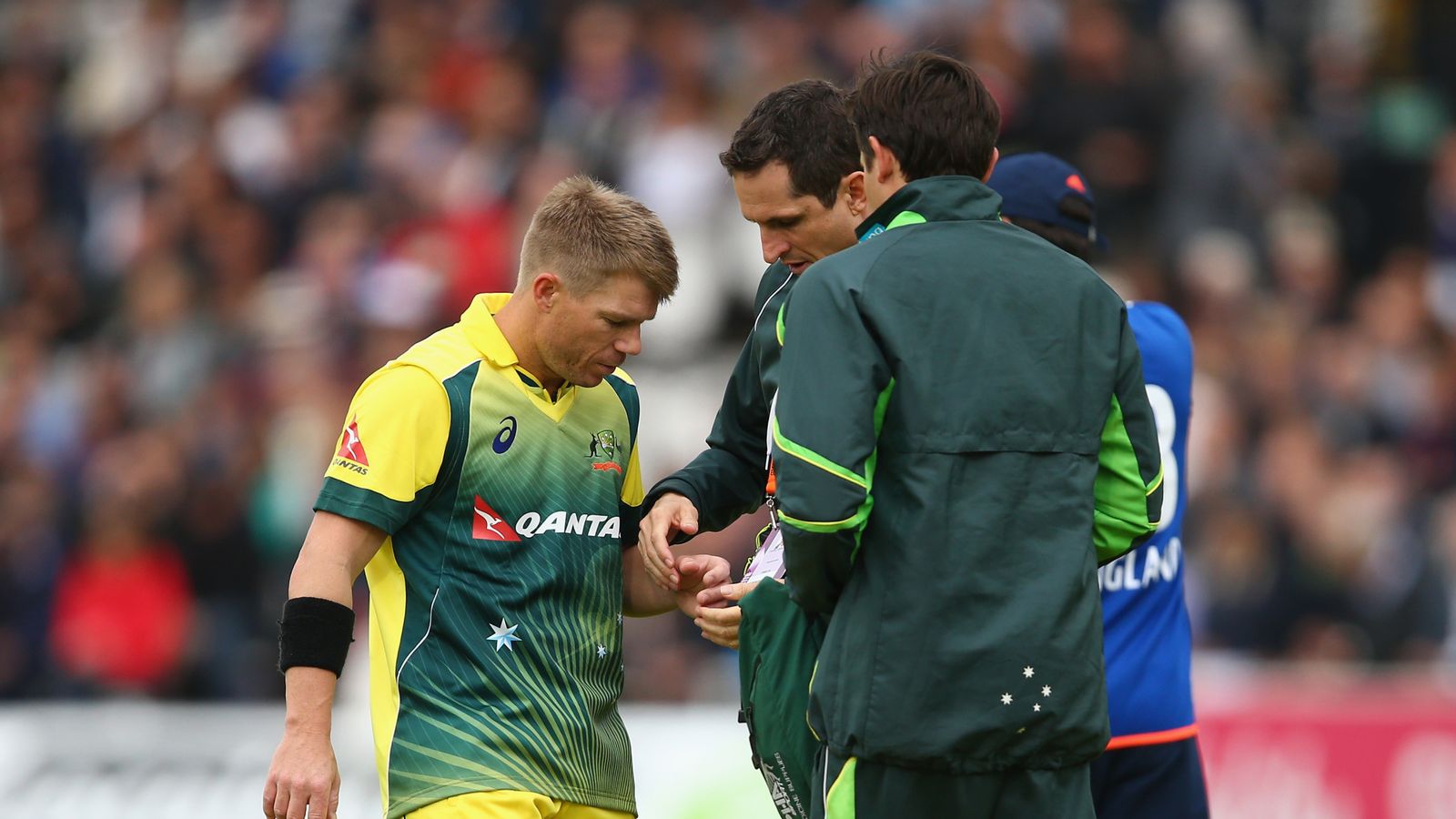 Australia opener David Warner breaks thumb | Cricket News | Sky Sports