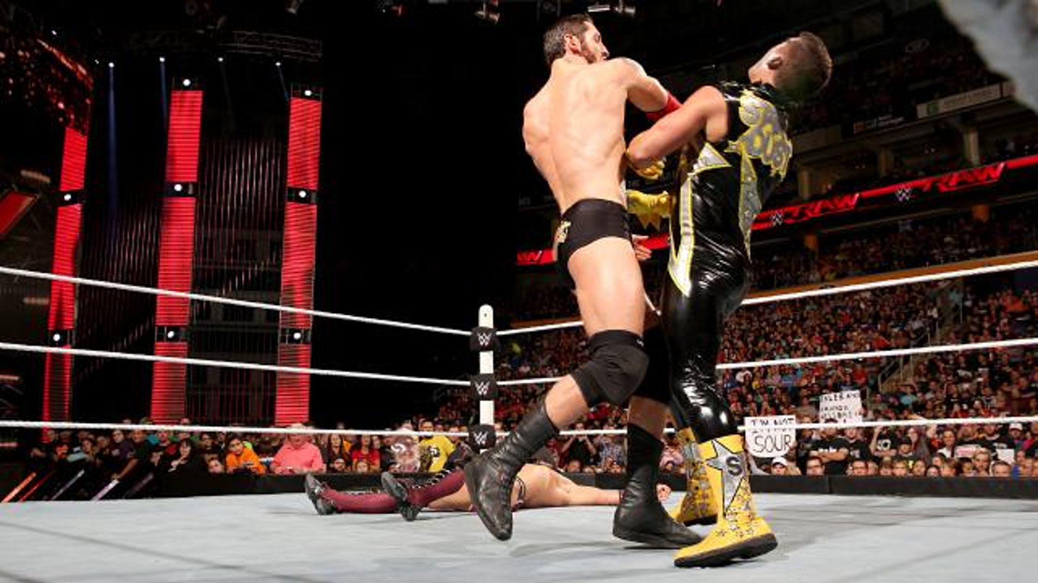 WWE Raw: Title-hunting Kane attacks Seth Rollins in Buffalo | Snooker ...
