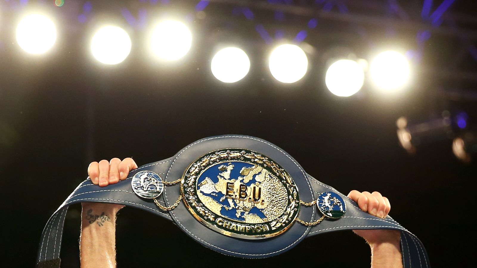 Gavin McDonnell outpoints Jeremy Parodi to remain European super ...