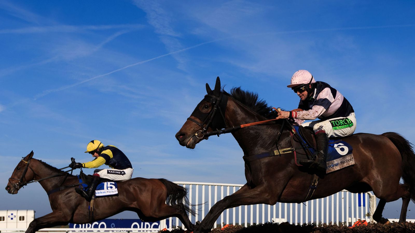 Review of the racing from Ascot: Charlie Longsdon's Masterplan comes ...