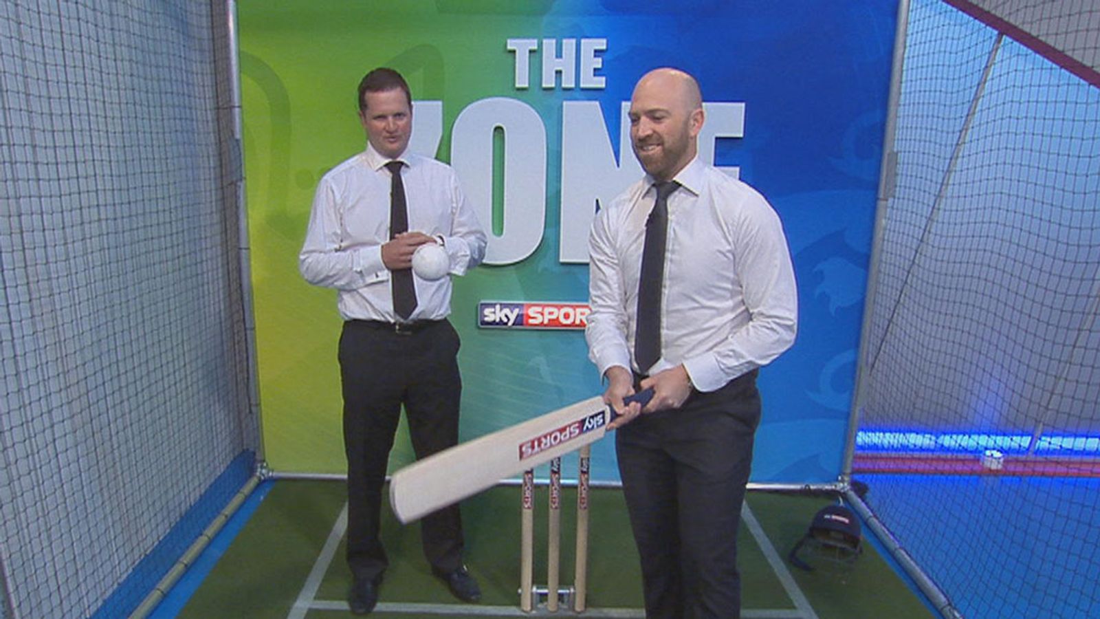 Matt Prior and Rob Key take the keepy-up challenge | Cricket News | Sky ...