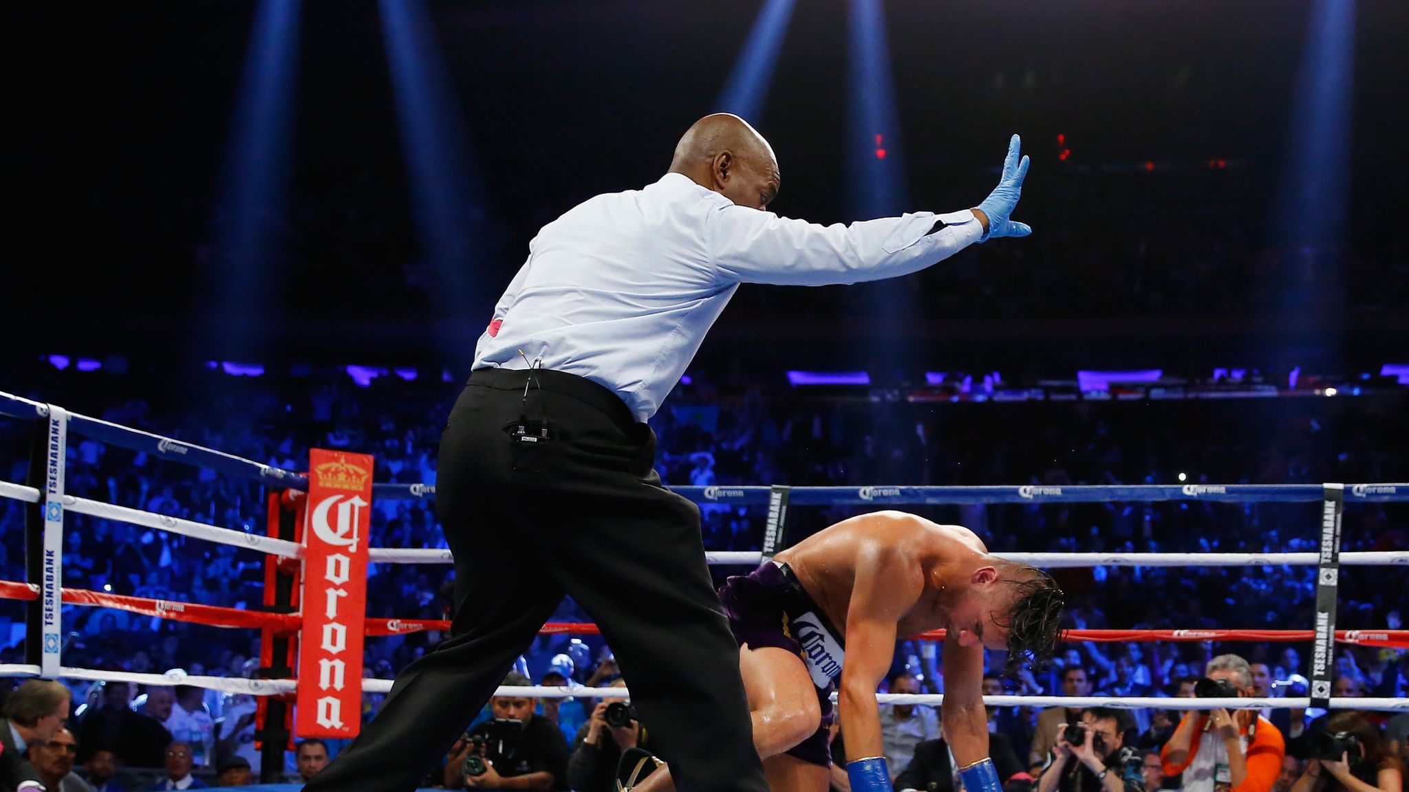Gennady Golovkin dominates David Lemieux in middleweight title fight ...