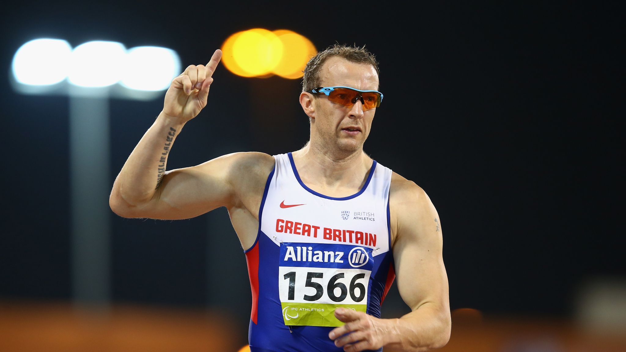 Richard Whitehead sets new world record in Doha | Athletics News | Sky ...