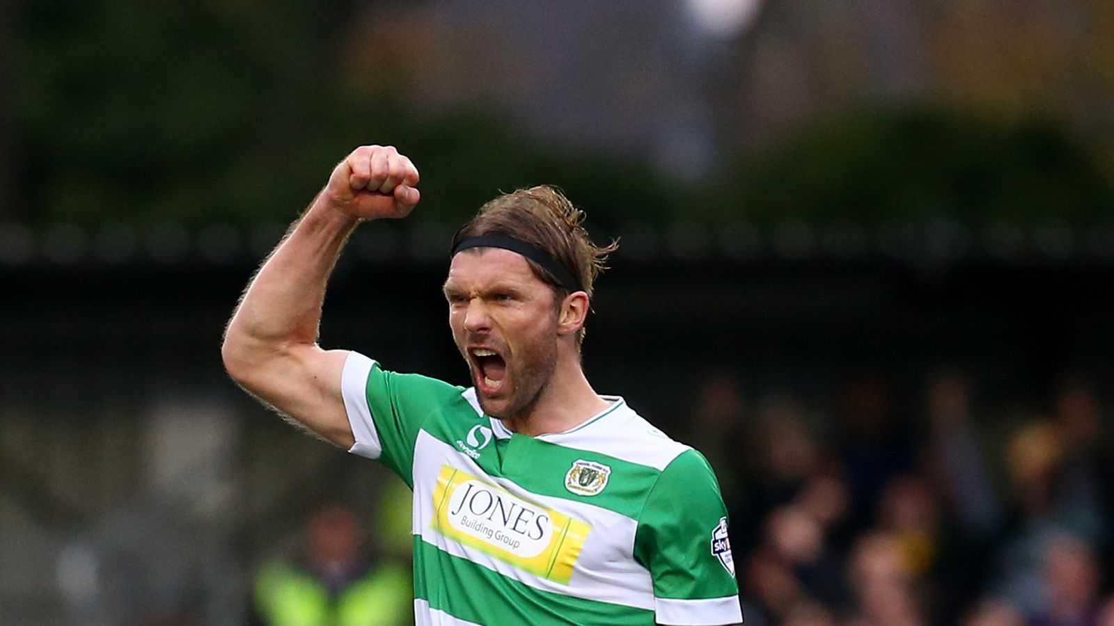 Yeovil captain Darren Ward has signed a new contract | Football News ...