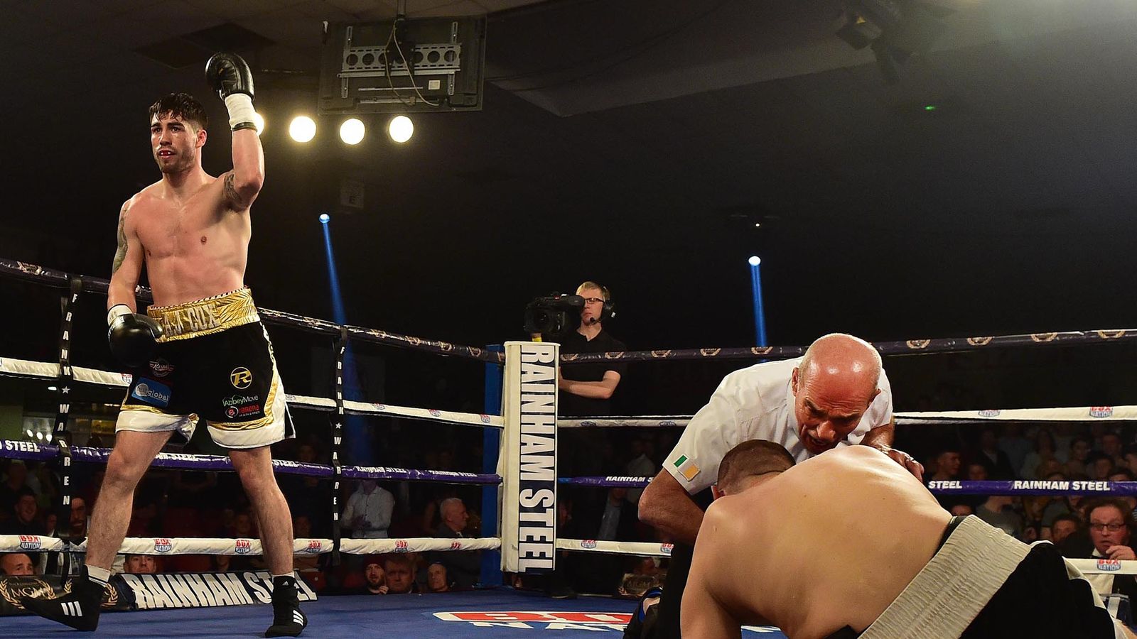 Jamie Cox retains European title by stopping Ferenc Albert in 68 ...