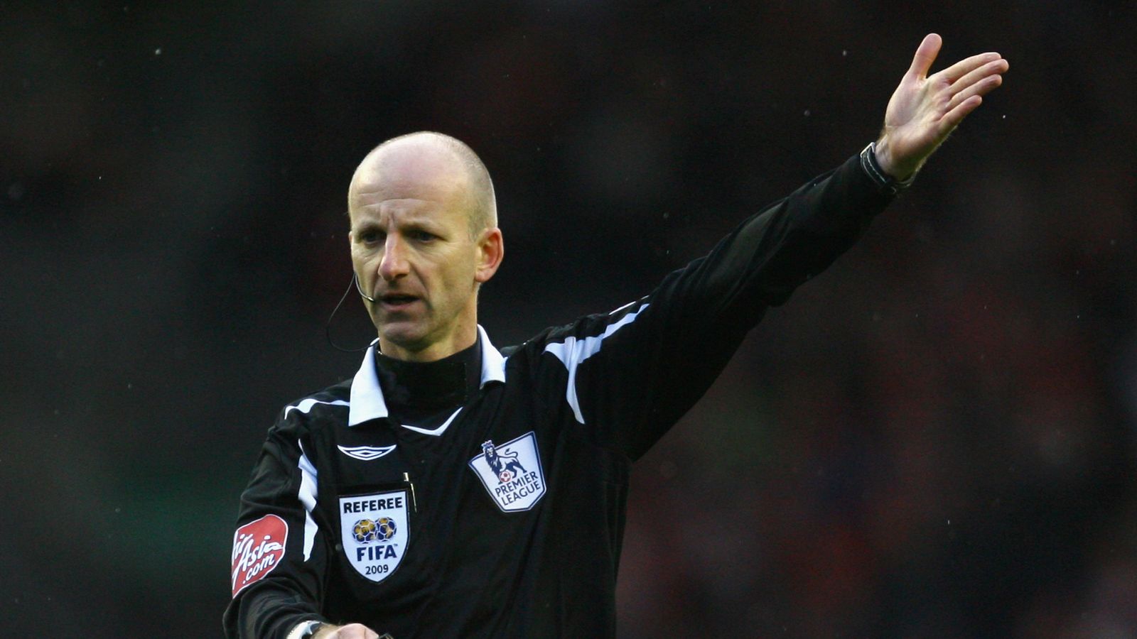 Head of Premier League referees Mike Riley explains how handheld ...