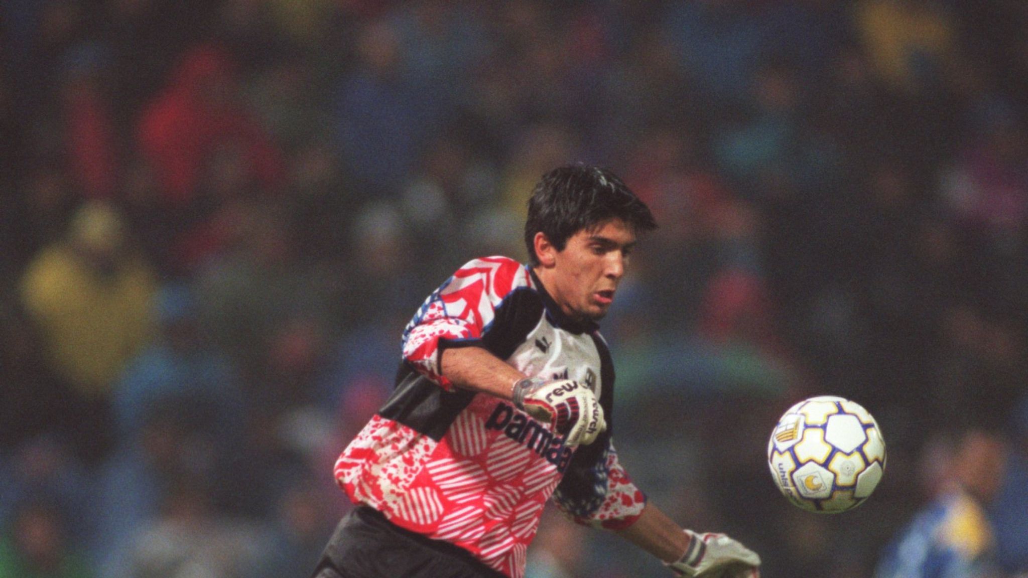 Juventus keeper Gianluigi Buffon celebrates 20 years since debut ...