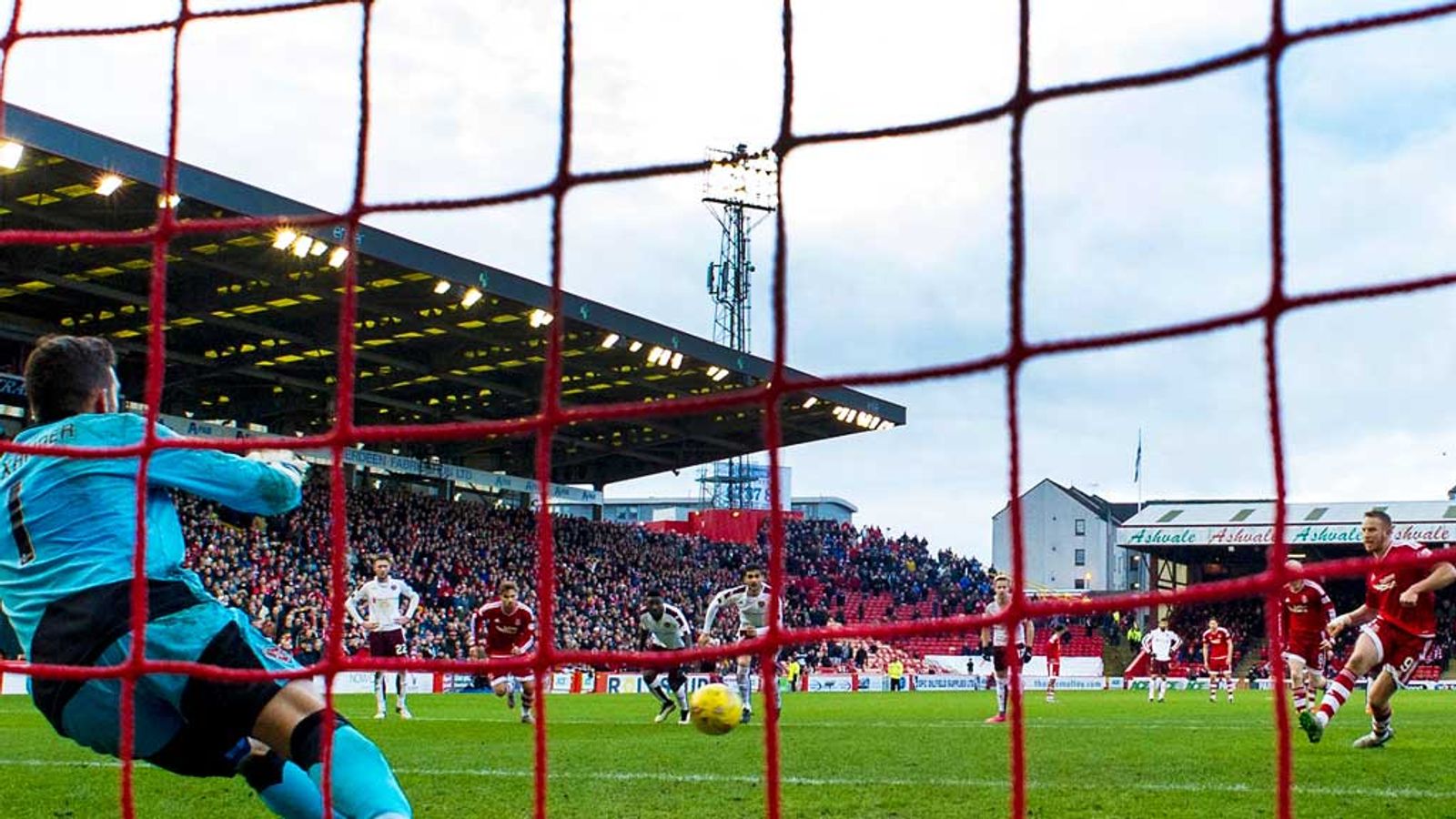 Aberdeen 1 - 0 Hearts - Match Report & Highlights