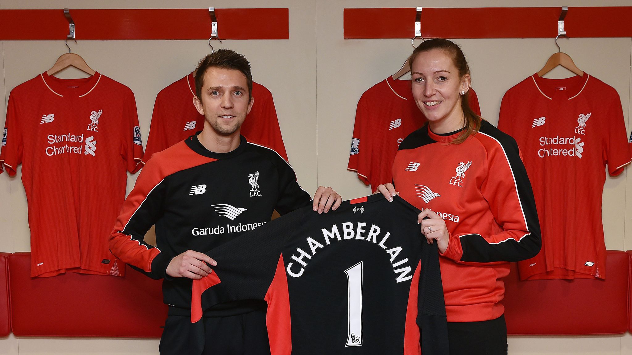 Liverpool Ladies sign England goalkeeper Siobhan Chamberlain | Football ...