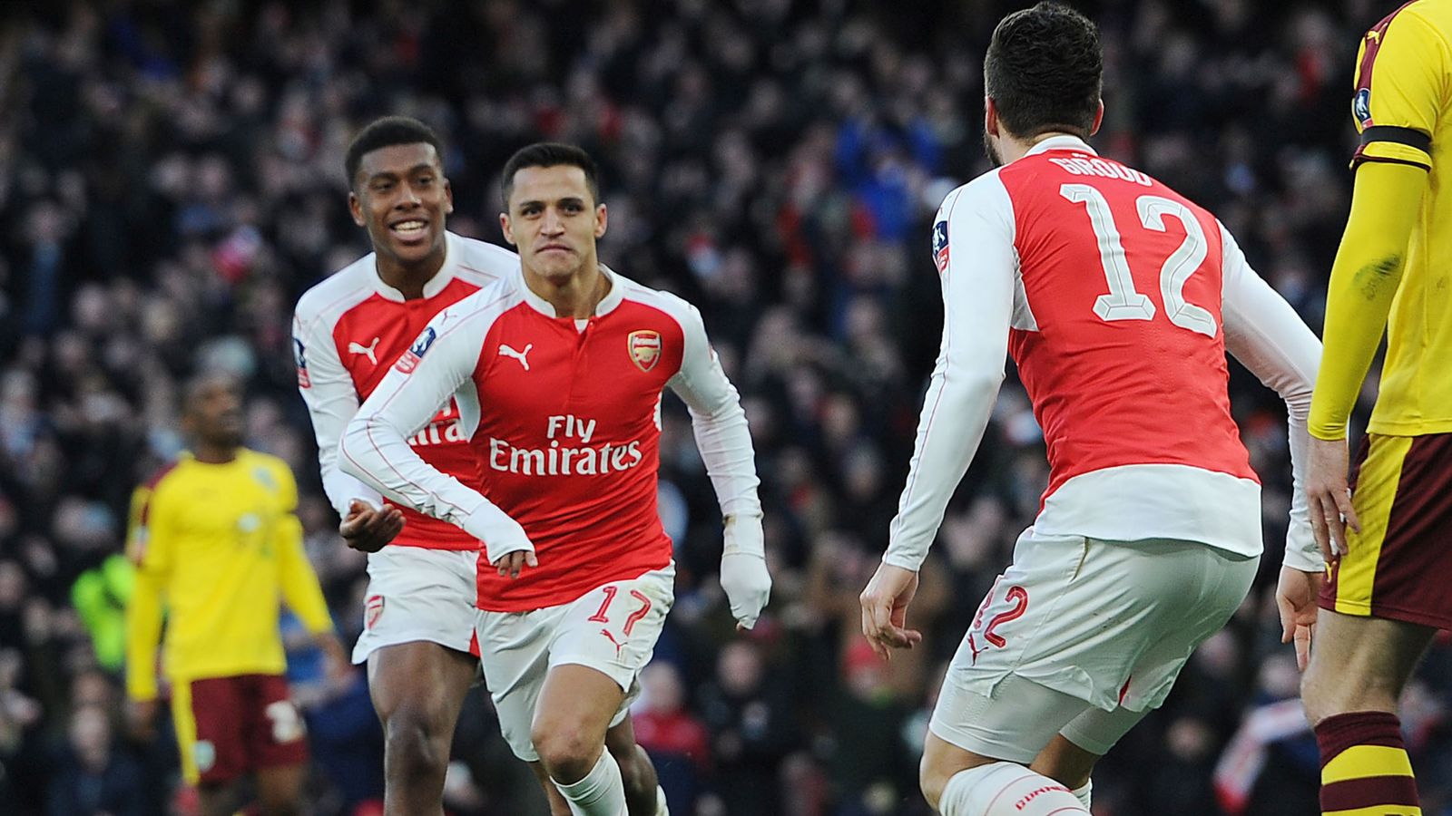 Arsenal 2-1 Burnley: Alexis Sanchez's strike sends holders into fifth ...