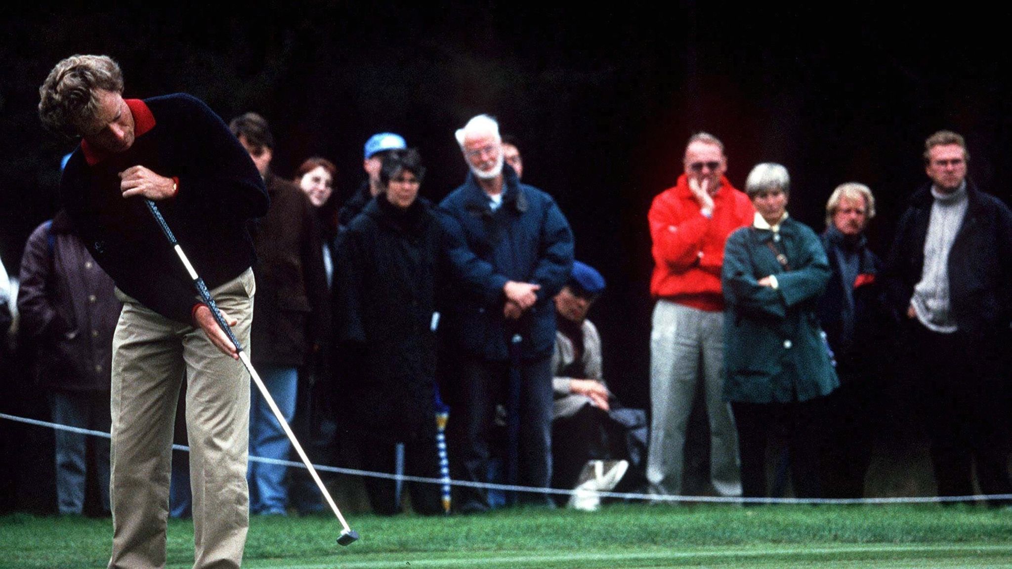 Mark Roe explains why he is not a fan of the anchored putting ban ...