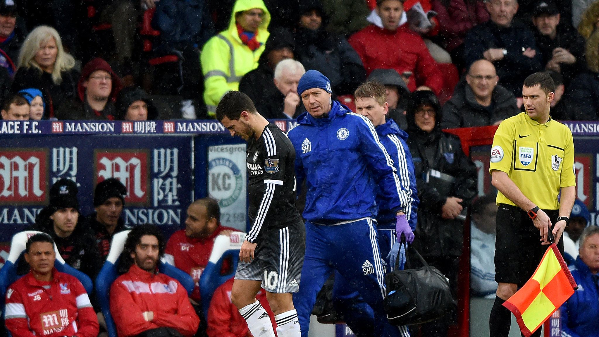 Chelsea's Eden Hazard limps off during the first-half at Palace ...