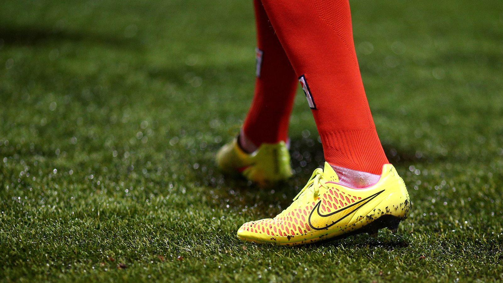 Doctor claims rubber on 3G pitches is as safe as children's toys ...