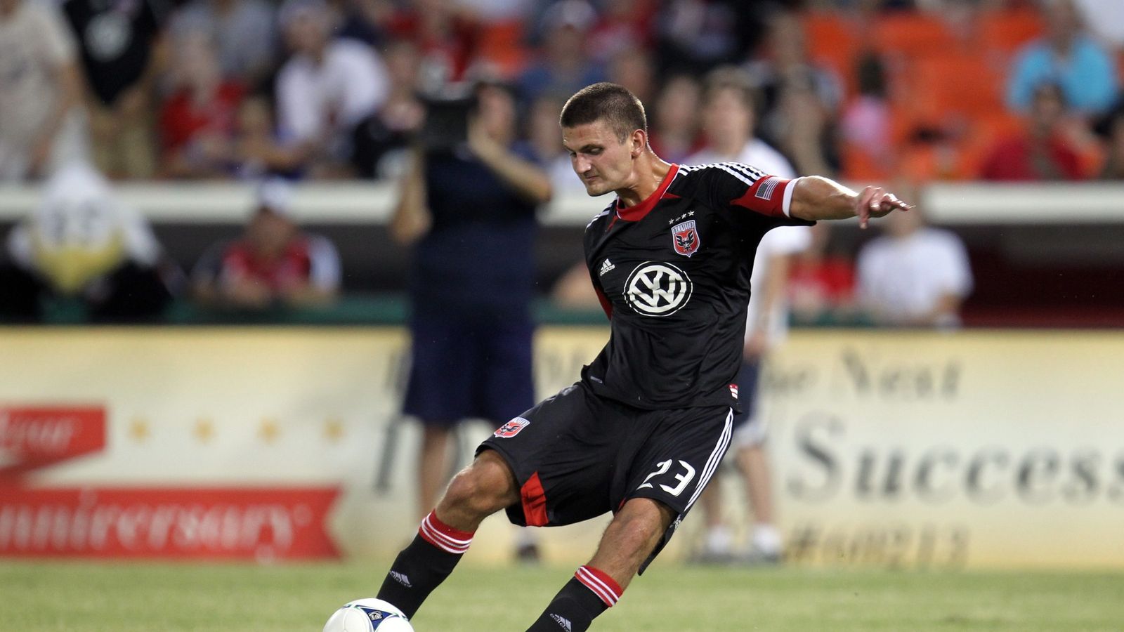 Hearts confirm signing of United States international Perry Kitchen ...