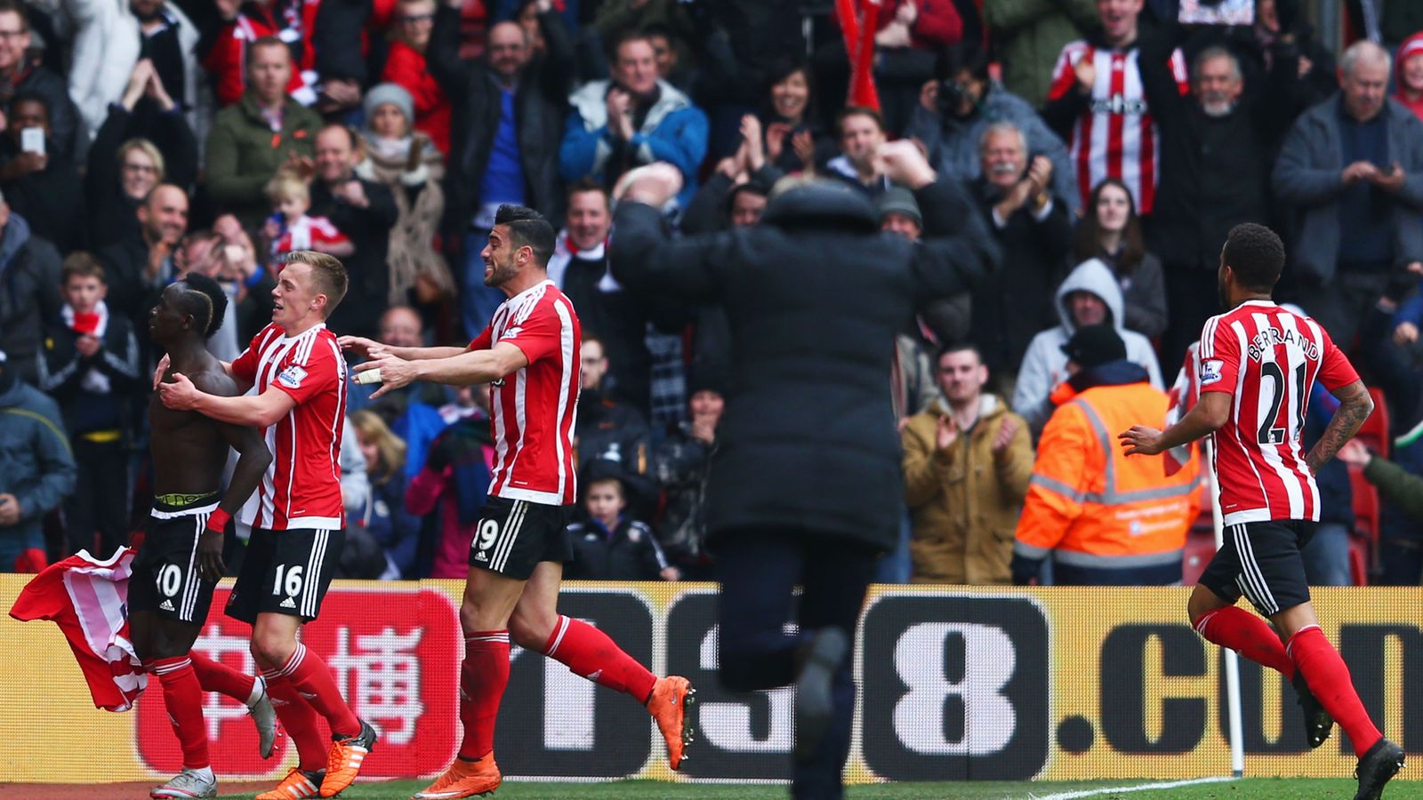 Ronald Koeman celebrates Sadio Mane's Southampton winner with a sprint ...