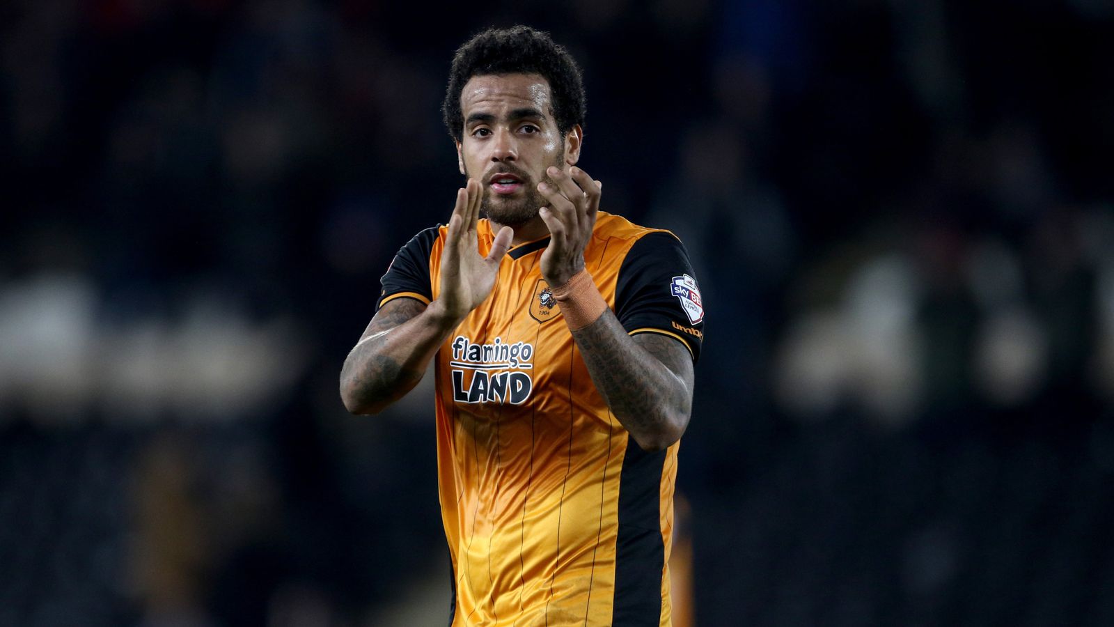 Tom Huddlestone signs new two-year contract to remain at Hull ...