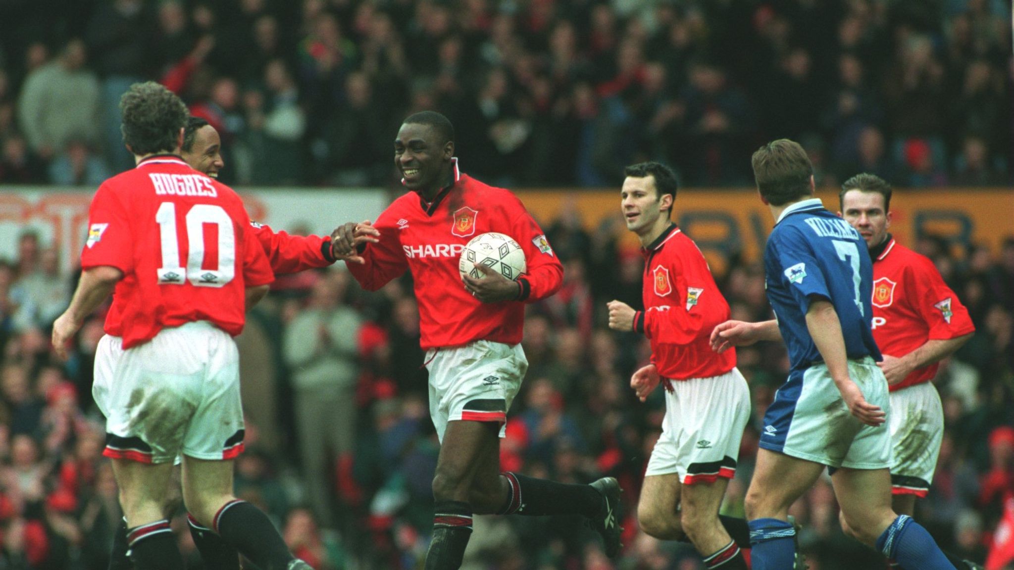 Manchester United score 1,000th Premier League Old Trafford goal ...