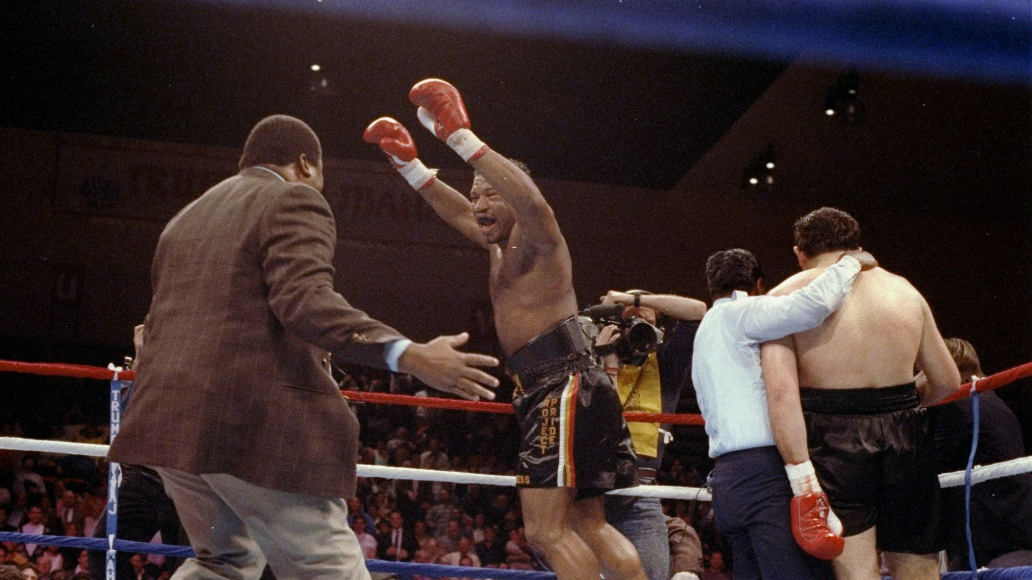 Anthony Joshua has become the fifth-fastest man to win a heavyweight ...