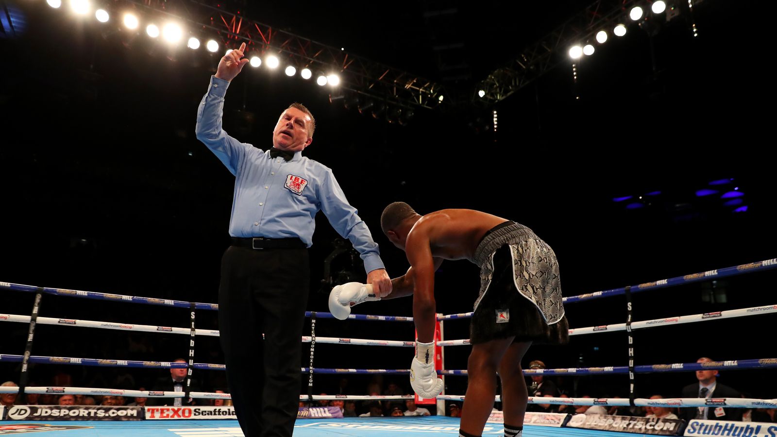 Eric Hunter protests to the IBF after points defeat by Lee Selby ...