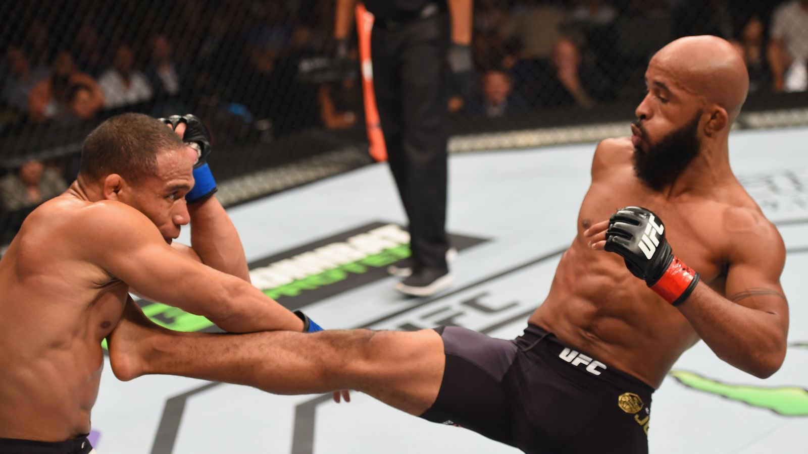 UFC greats Jon 'Bones' Jones & Demetrious 'Mighty Mouse' Johnson tussle ...