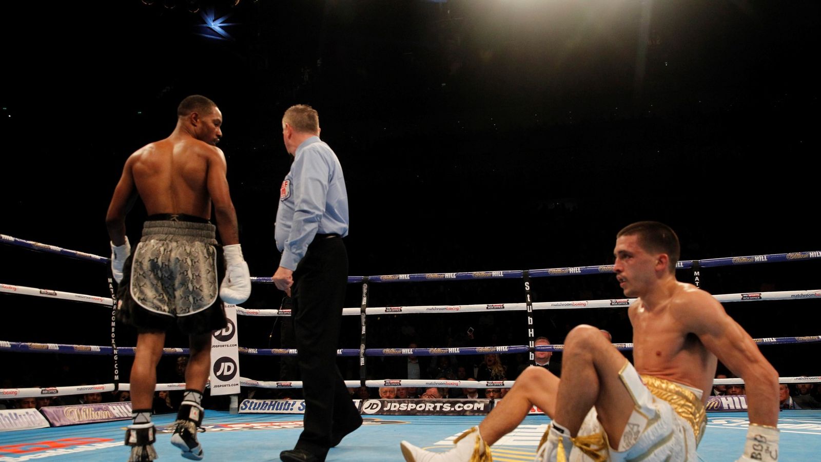 Eric Hunter protests to the IBF after points defeat by Lee Selby ...