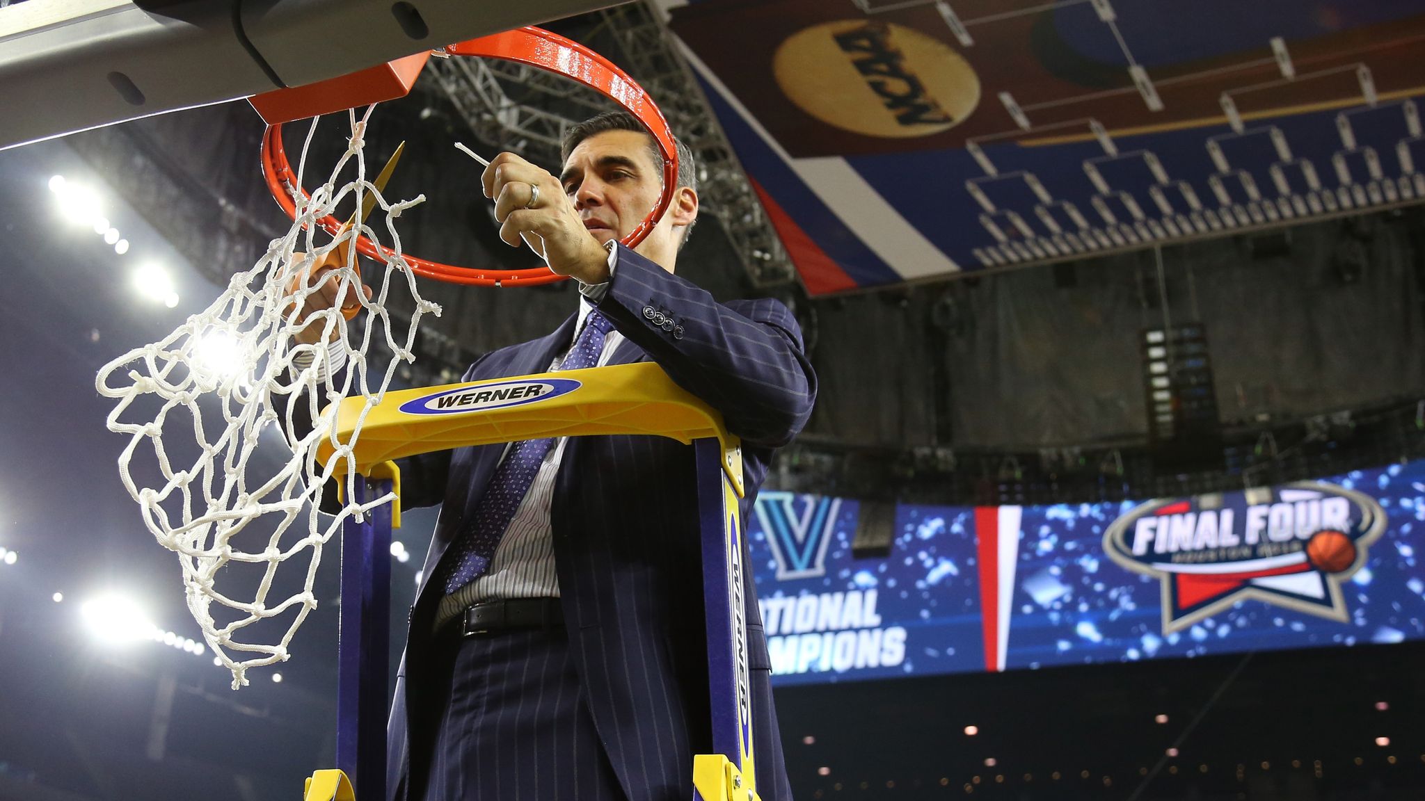 Kris Jenkins buzzer-beater gives Villanova NCAA basketball crown ...