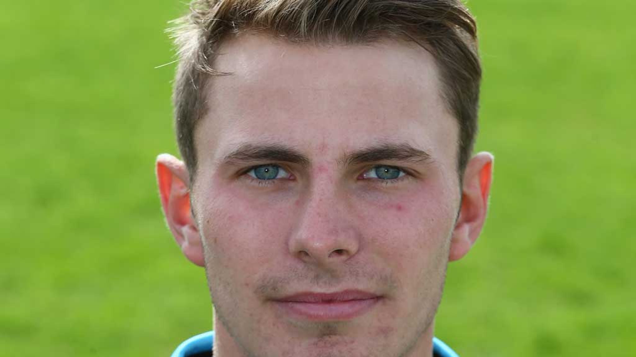 Tom Fell gets cancer 'all-clear' to resume Worcestershire career ...