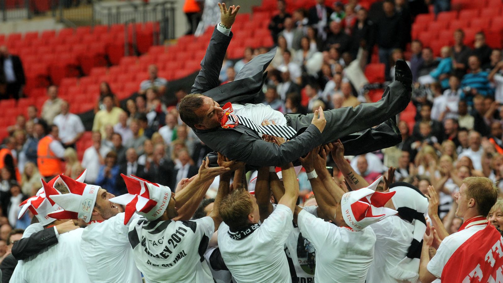 Play-off finals from Sky Sports Vault: Reading 2-4 Swansea, 2011 ...