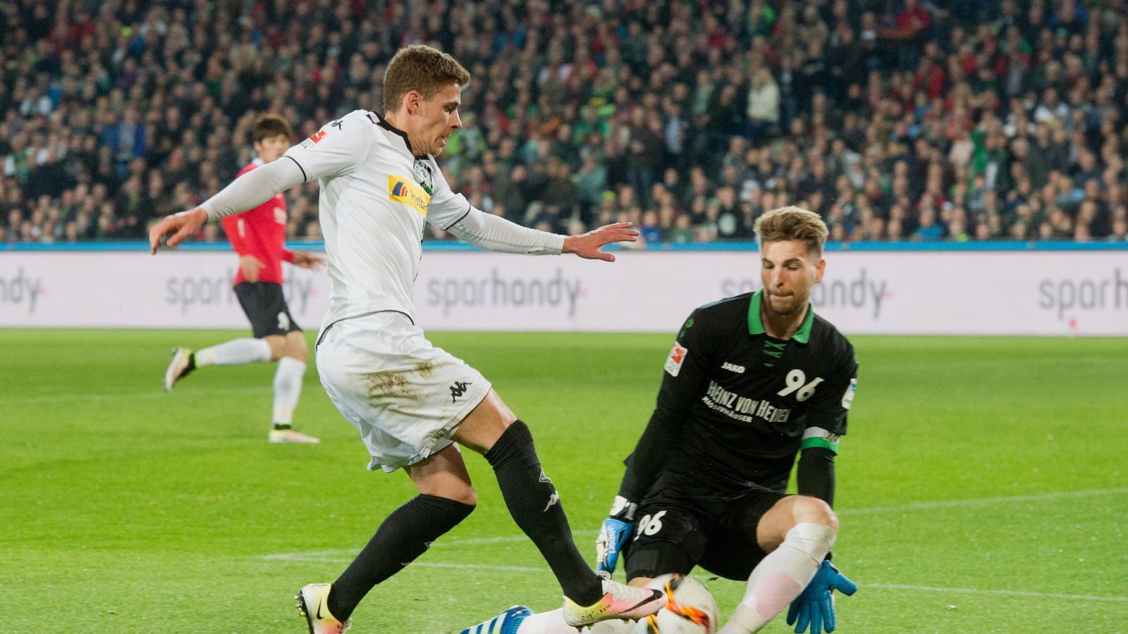 Leicester in talks with Germany goalkeeper Ron-Robert Zieler - Sky ...
