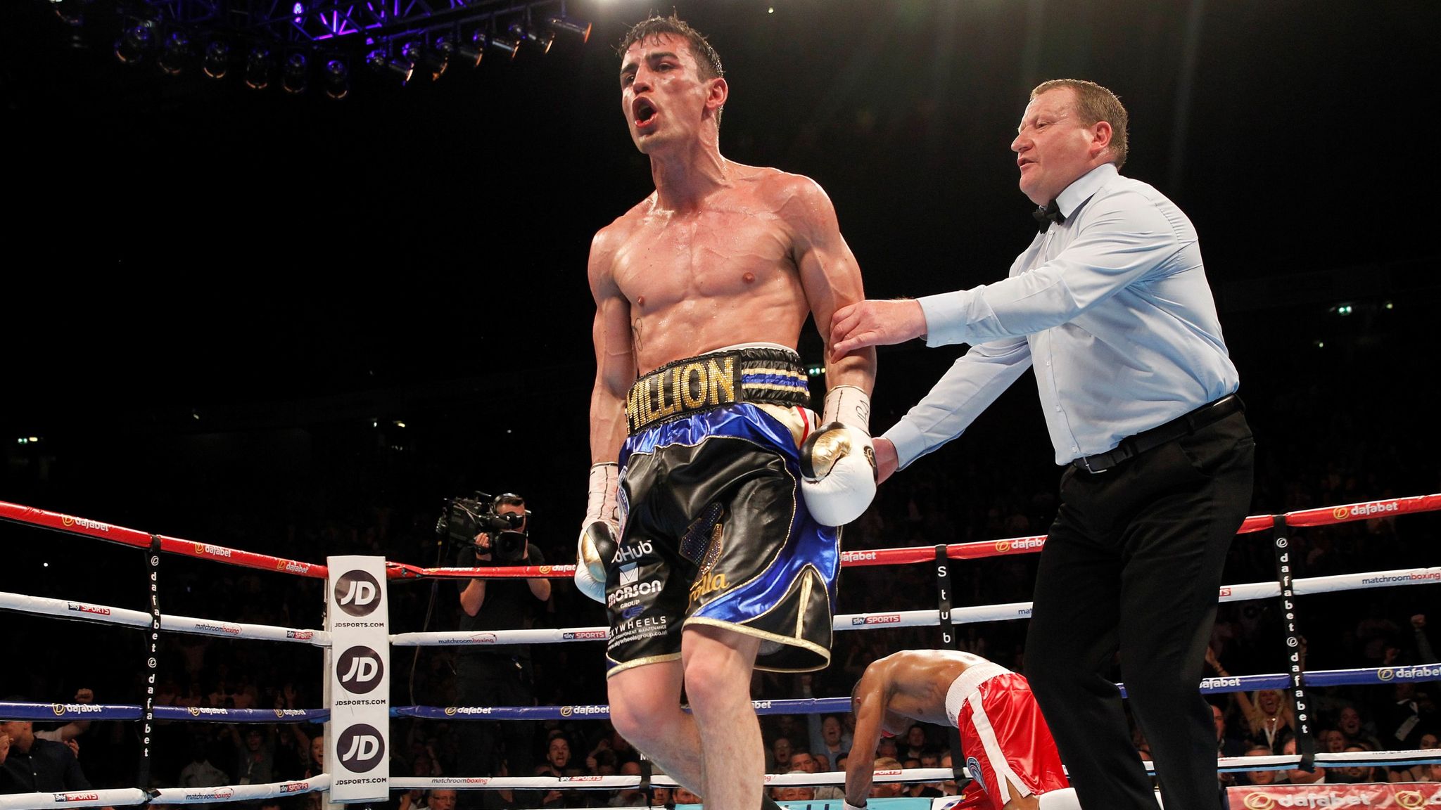 Anthony Crolla retains world title with knockout of Ismael Barroso ...