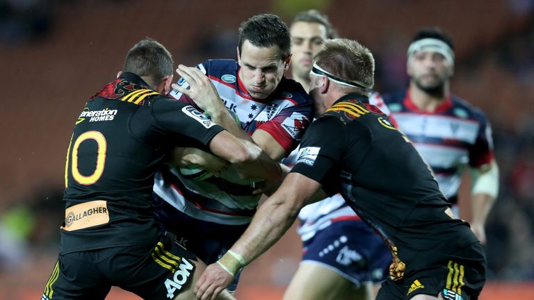 Super Rugby: Chiefs edge ahead of Crusaders after bonus point win ...
