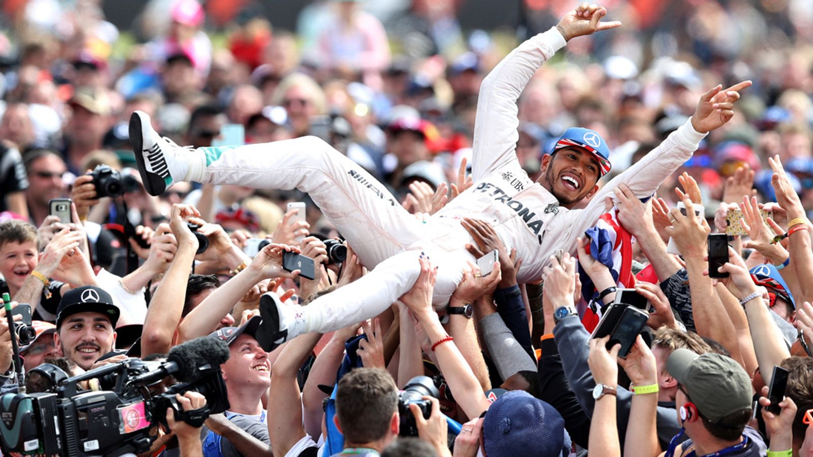 Lewis Hamilton firing on all cylinders and riding wave of 'unstoppable ...