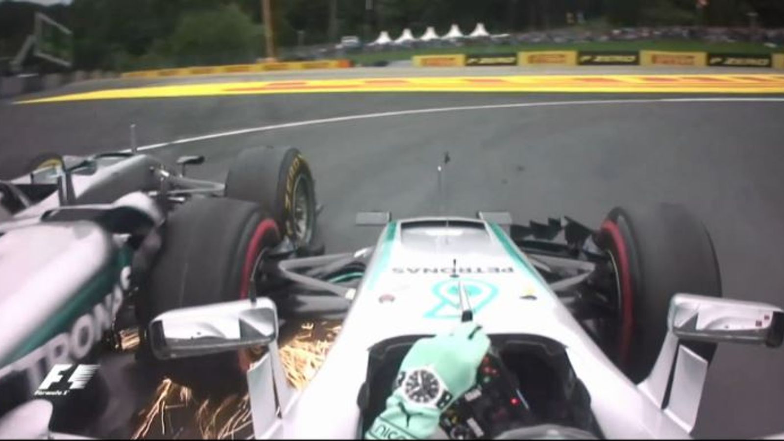 Lewis Hamilton and Nico Rosberg's late Austrian GP crash analysed | F1 News