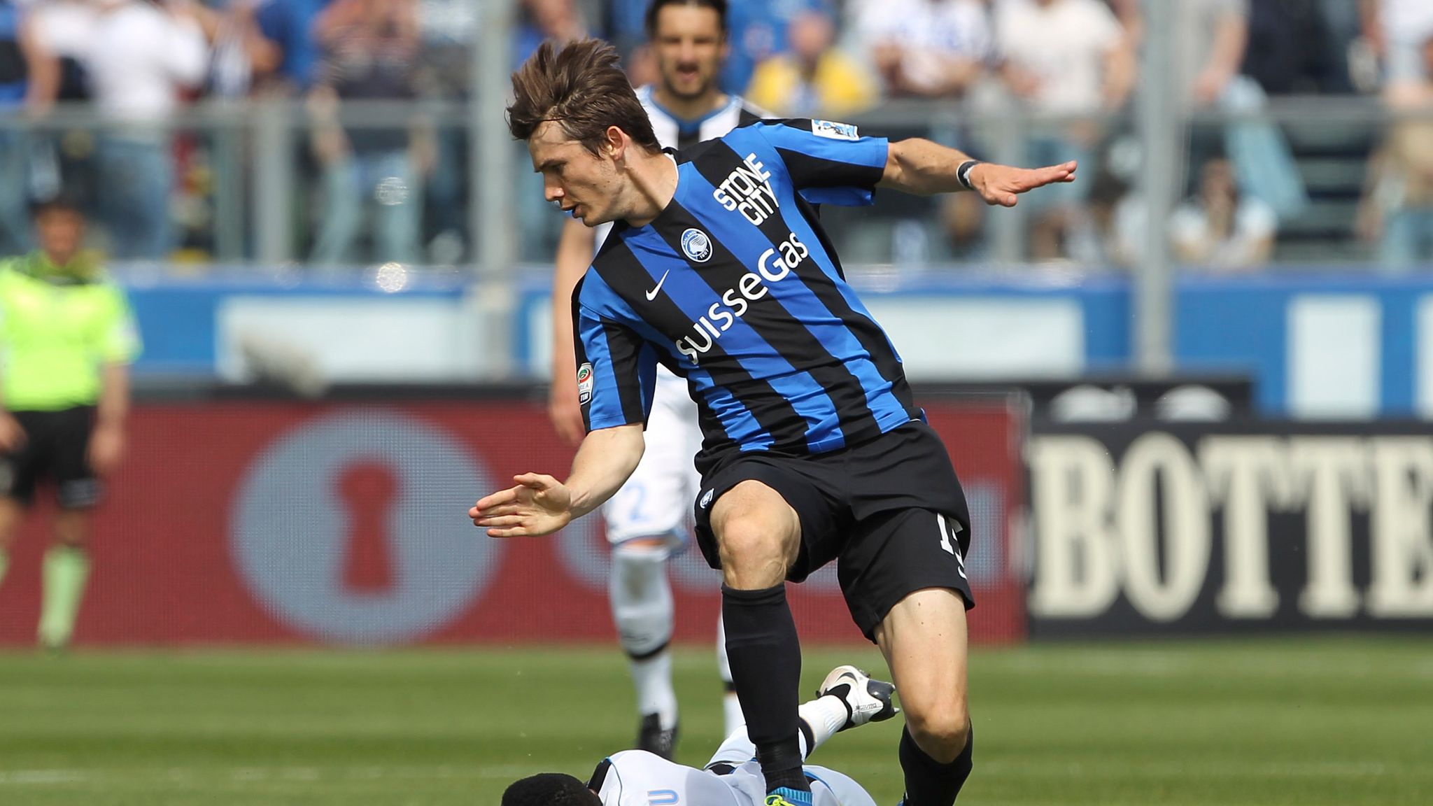 Marten de Roon completes Middlesbrough transfer from Atalanta ...