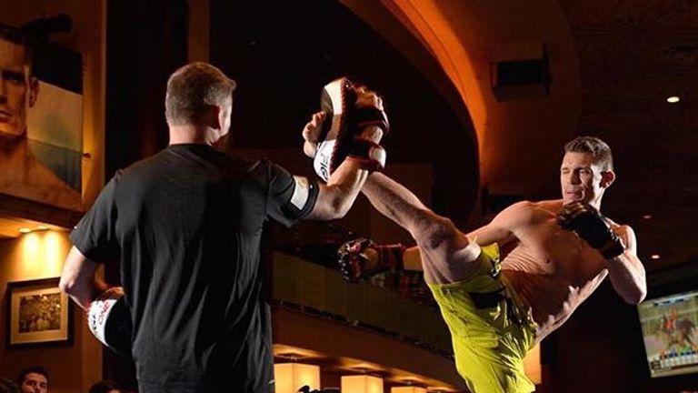 Who is Stephen 'Wonderboy' Thompson picking to win when UFC champ ...