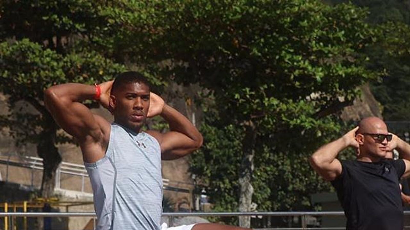 Anthony Joshua and Junior Dos Santos work out together in Rio de ...