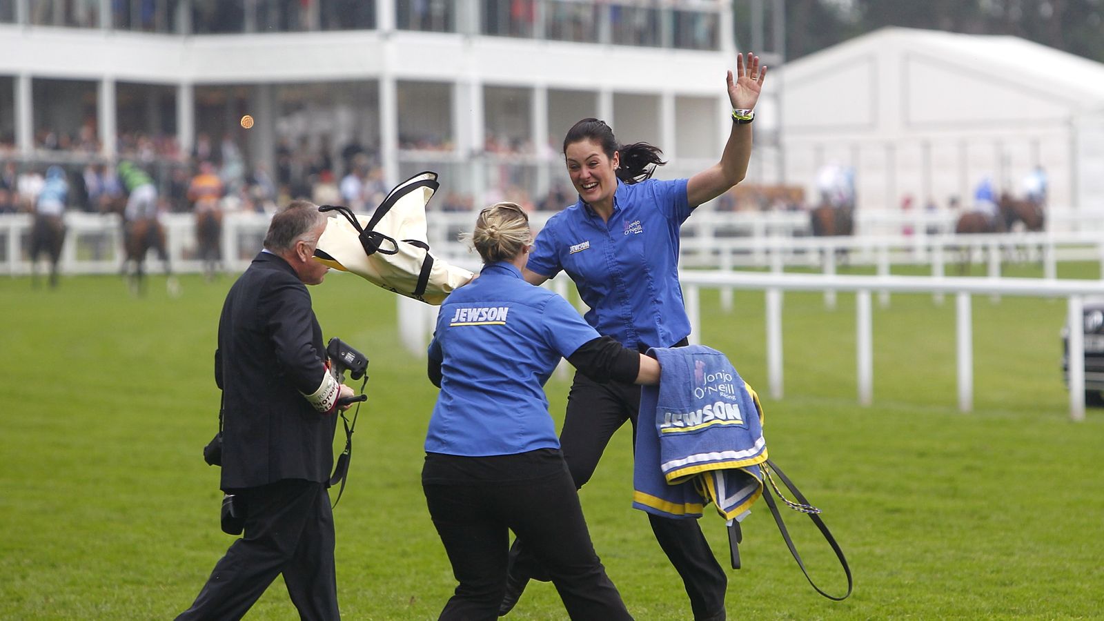 Stable staff receive increase of 5.5% from October | Racing News | Sky ...