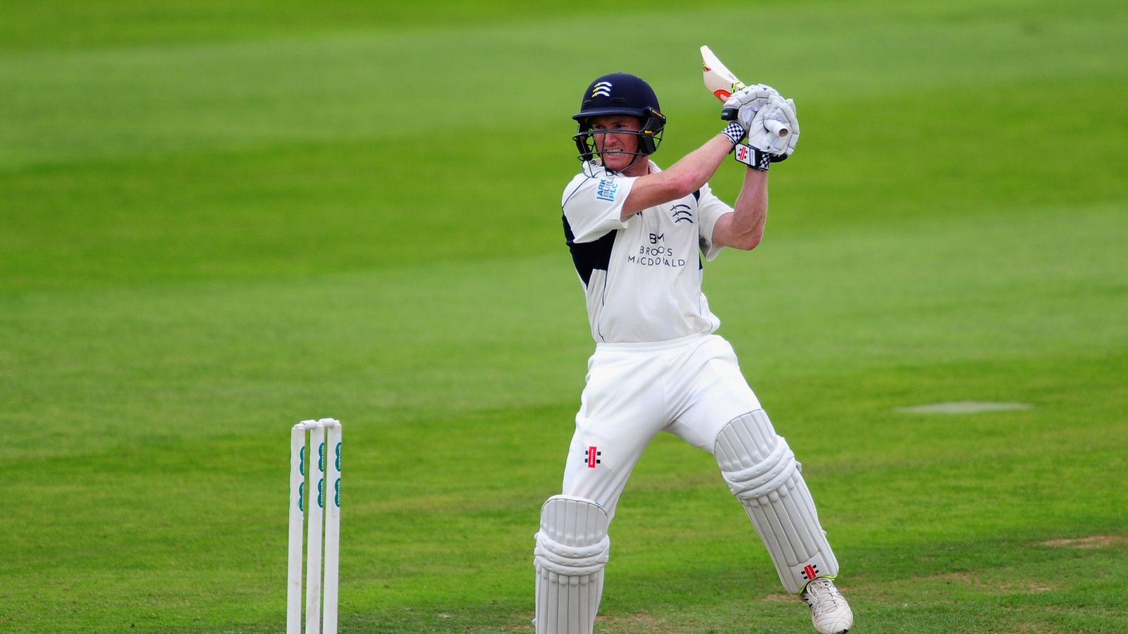 Middlesex stay top as George Bailey denies Surrey, and Lancs scrap for ...