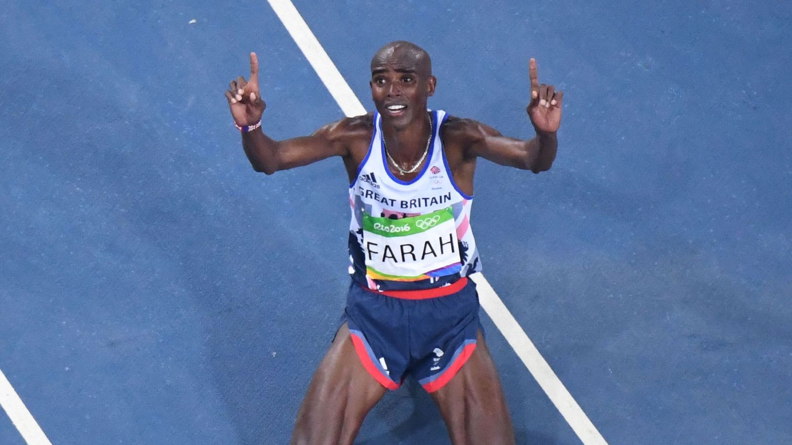 Mo Farah defends Olympic Games 10,000m title after early fall ...