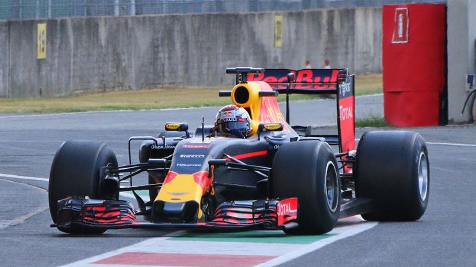 F1 in 2017: A first look at the sport's future with Ferrari tyre ...